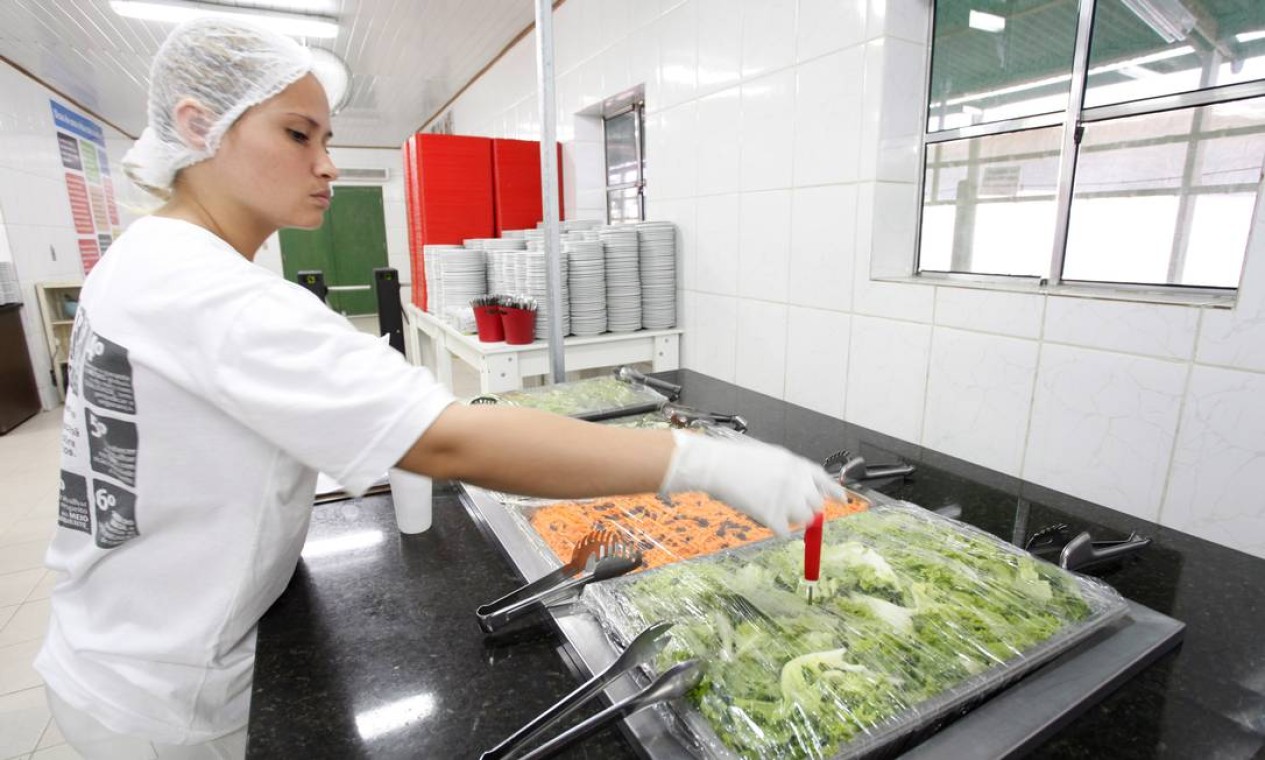 Os bastidores da cozinha da obra do Maracanã - Jornal O Globo