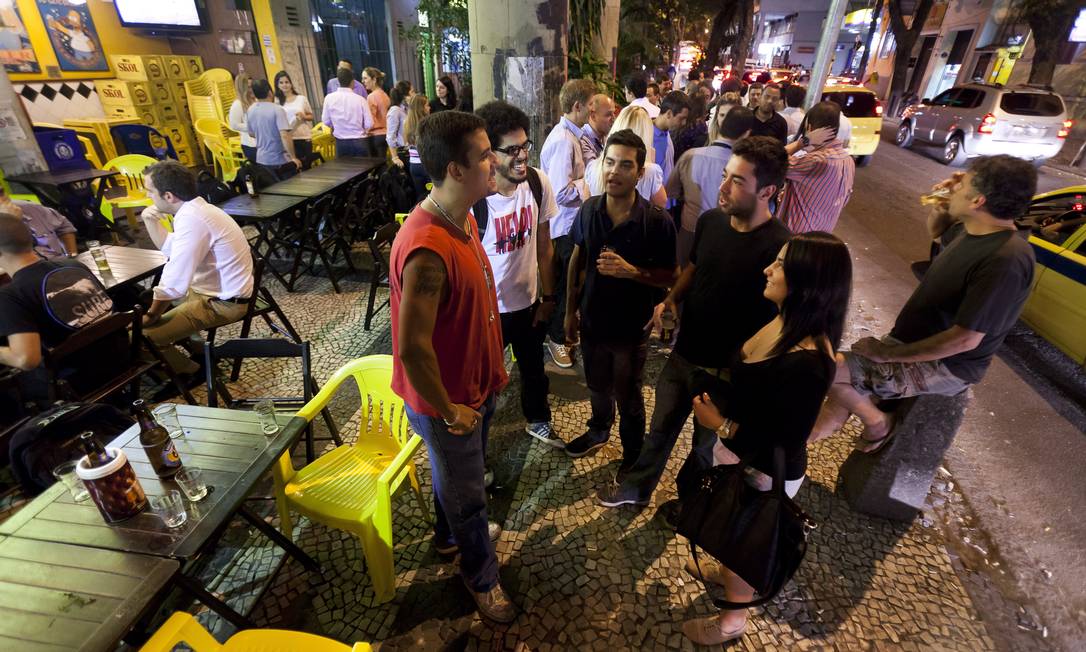 ‘Mesa de boteco também é cadeira de faculdade’ - Jornal O Globo