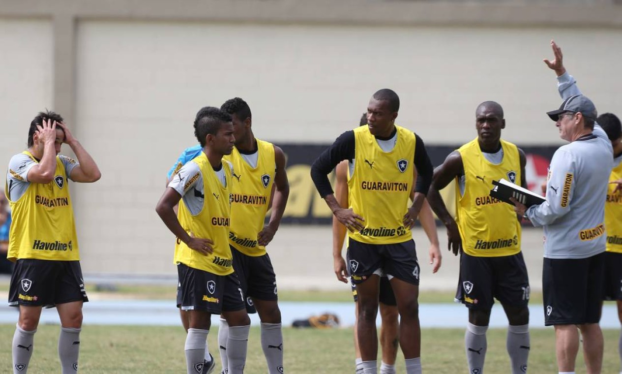 Oswaldo de Oliveira confirma Botafogo com Lennon e Cidinho - Jornal O Globo
