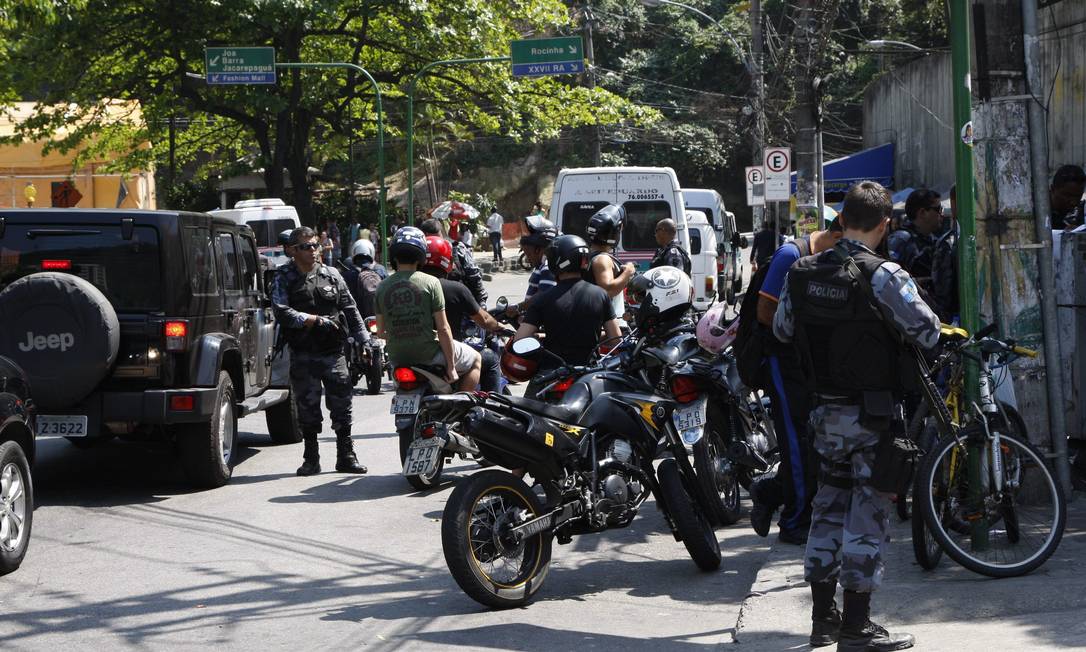 Às vésperas de ganhar UPP, Rocinha já vive dias melhores - Jornal O Globo