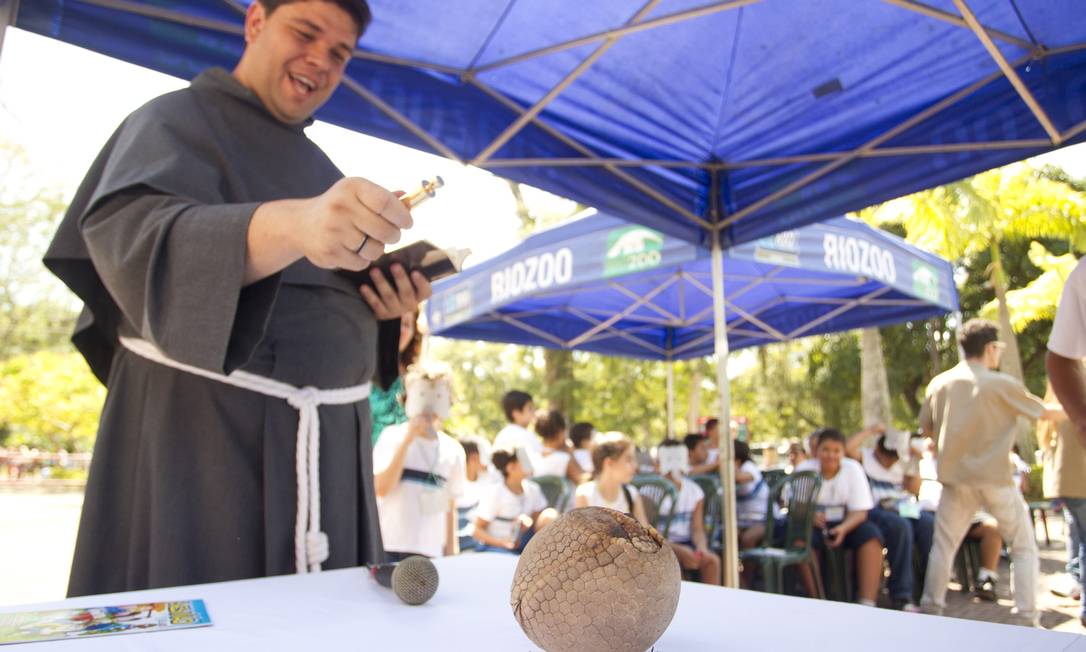 Animais do zoológico recebem bênção no dia de São Francisco de Assis ...