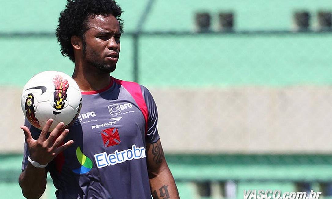 Carlos Alberto e a emoção de jogar a 100ª partida pelo Vasco - Jornal O ...