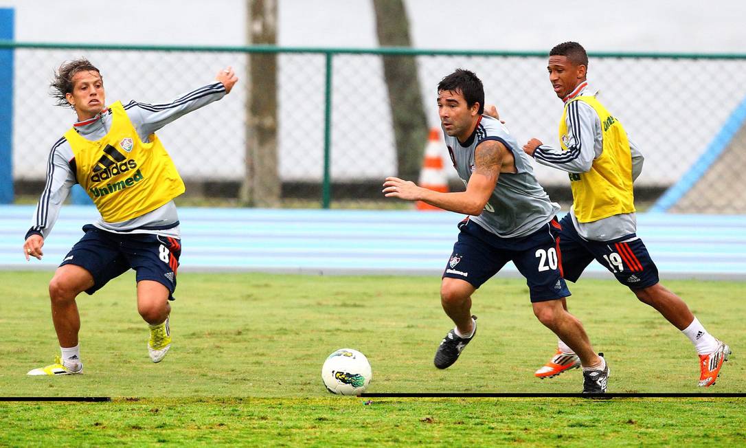 Deco volta ao time do Fluminense em jogo de festa contra o Cruzeiro ...