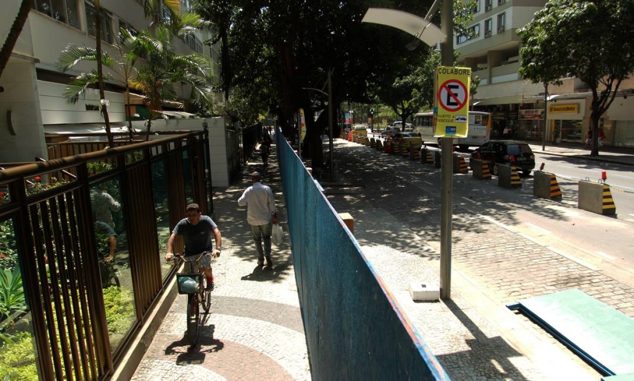 Tapumes do metrô no Leblon facilitam ação de ladrões - Jornal O Globo