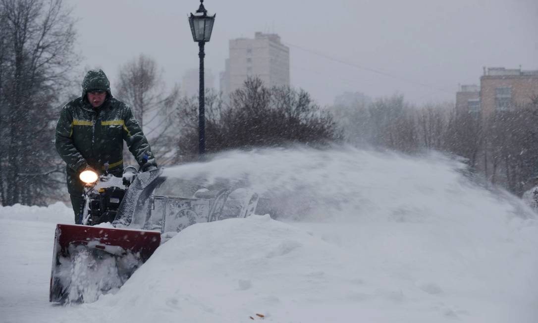 Moscou abaixo de zero: veja imagens da nevasca na capital russa ...