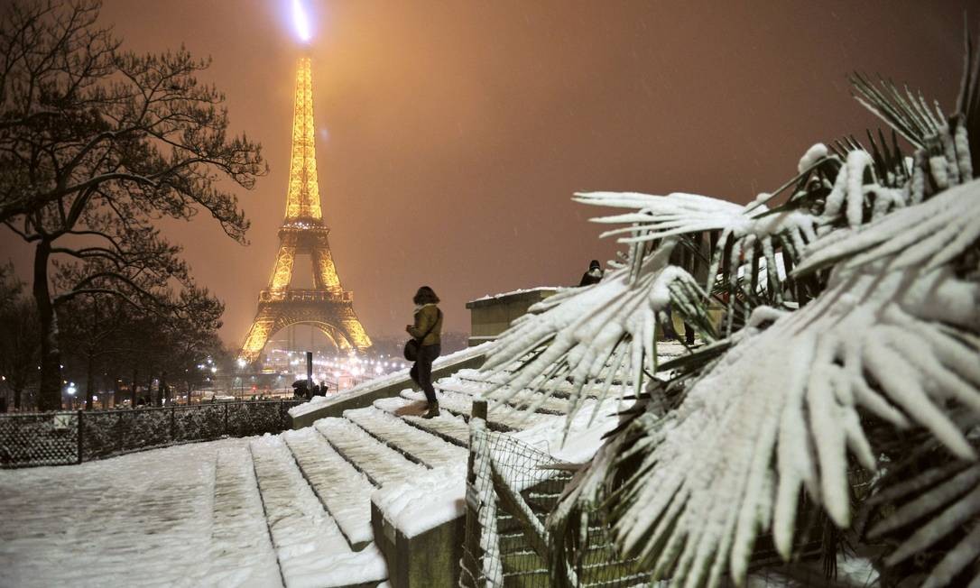 Neve afeta tráfego aéreo de Paris - Jornal O Globo