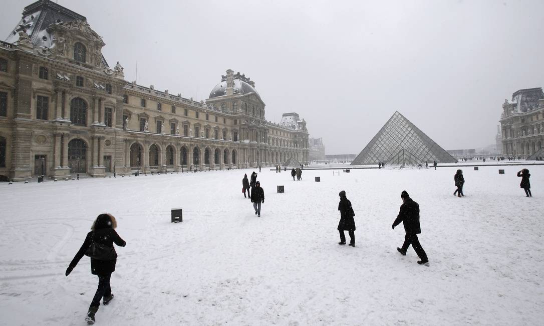 Paris coberta pela neve - Jornal O Globo