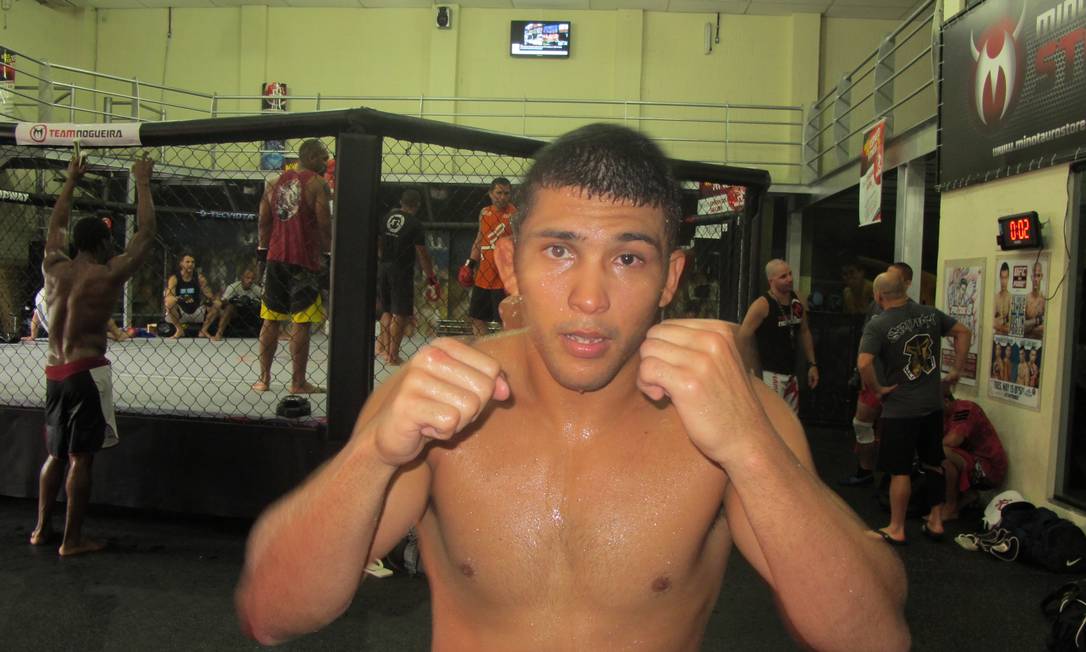 Brasileiro luta contra pressão no UFC e necessidade de perder peso ...