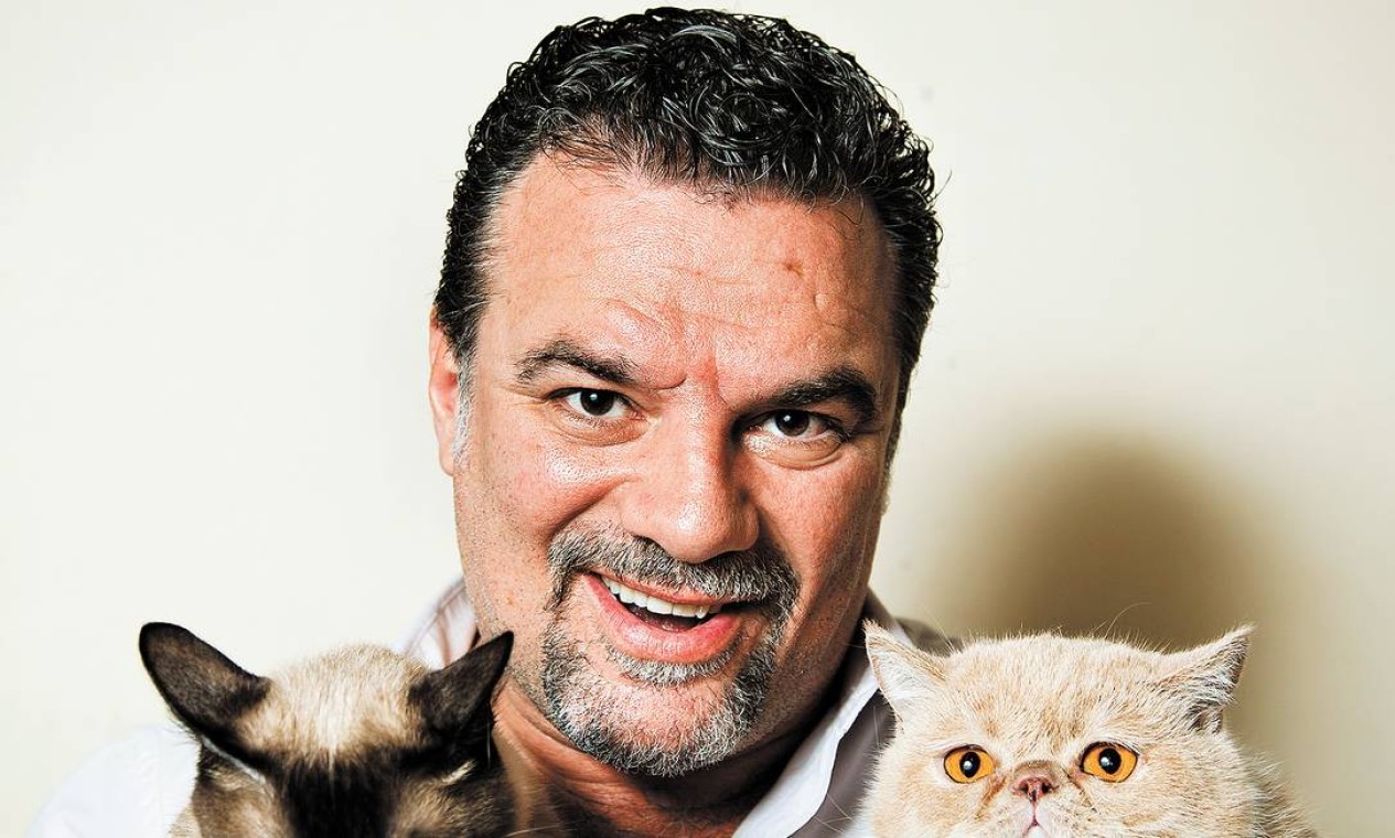 Ele é bonzinho: na pele do temido Russo de ‘Salve Jorge’, Adriano Garib ...
