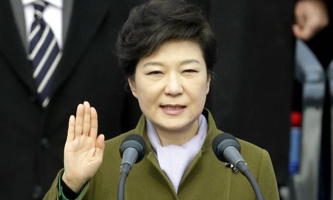 Primeira presidente da Coreia do Sul toma posse - Jornal O Globo
