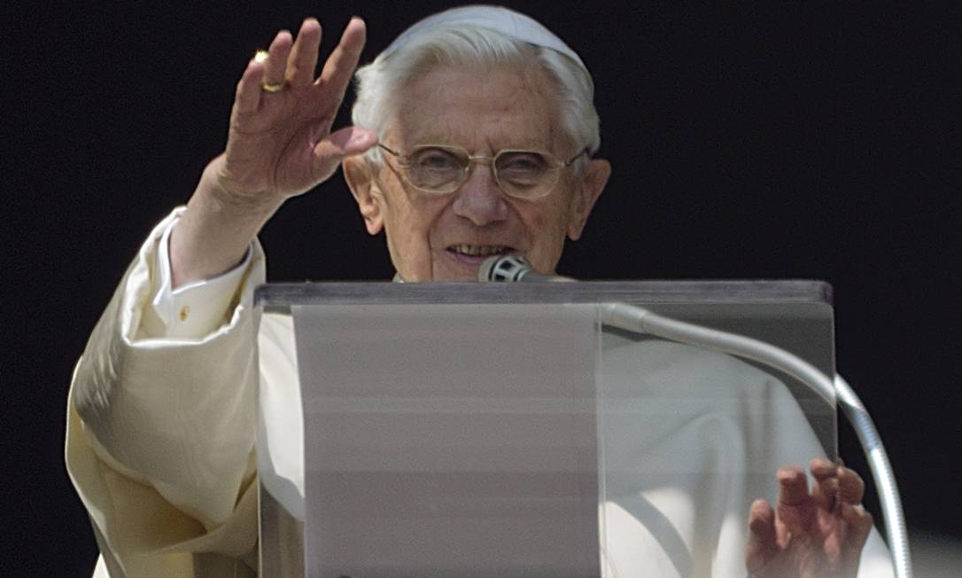 Papa Bento XVI autoriza adiantamento do conclave - Jornal O Globo