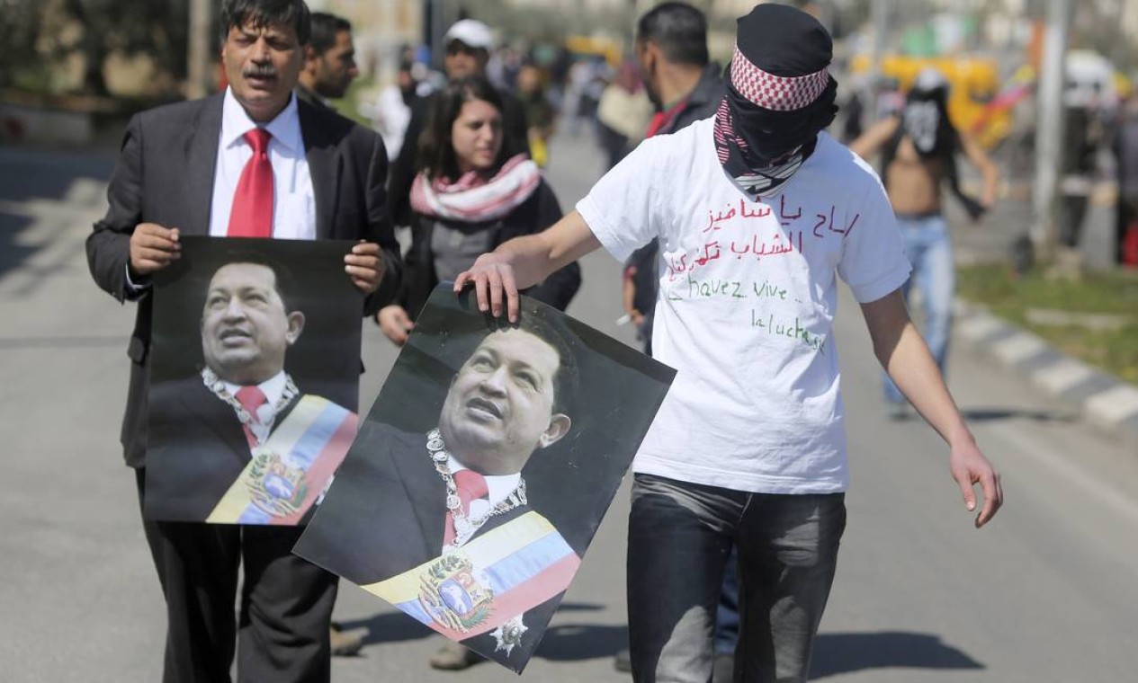 Hugo Chávez recebe homenagens em todo o mundo - Jornal O Globo