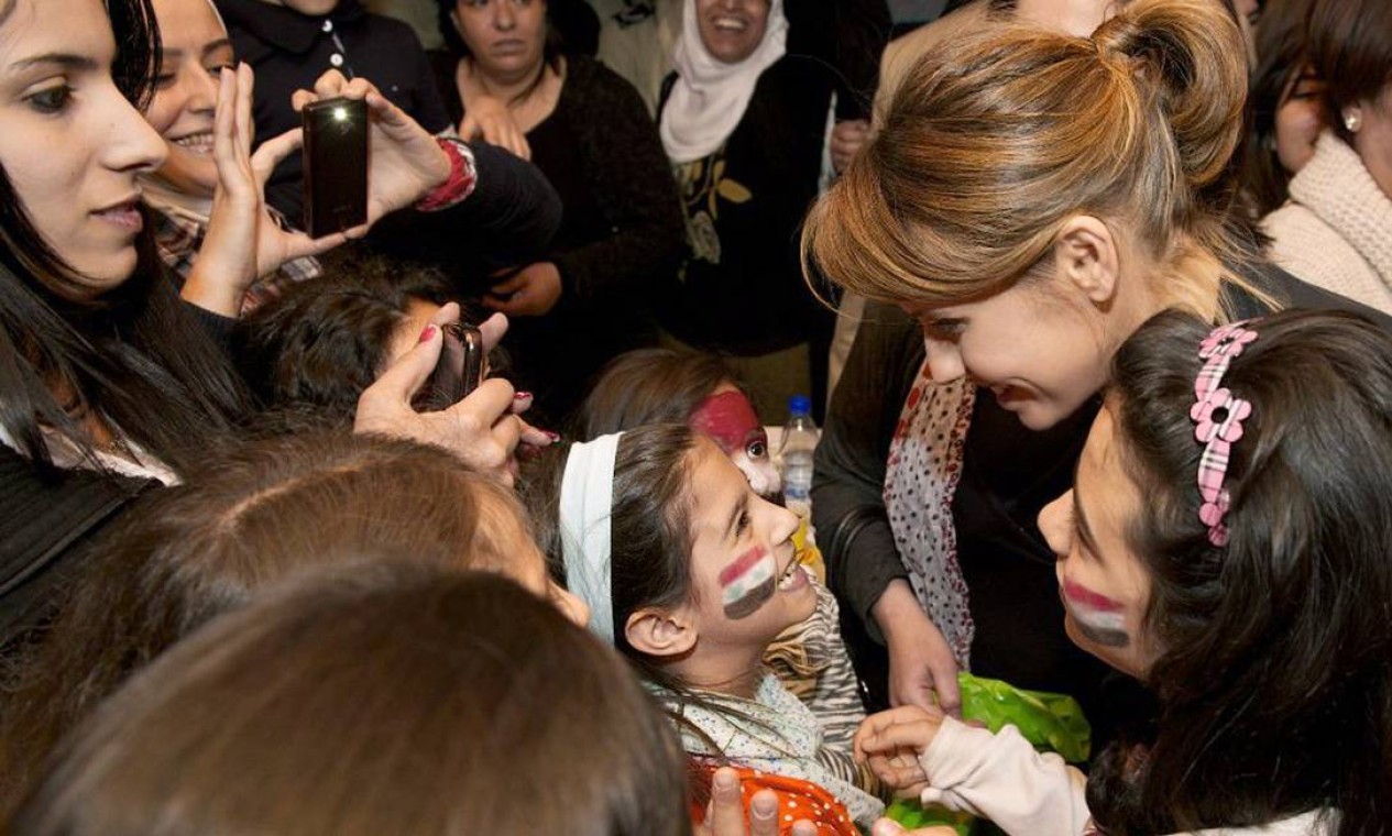 Mulher de Assad reaparece em público depois de um ano - Jornal O Globo