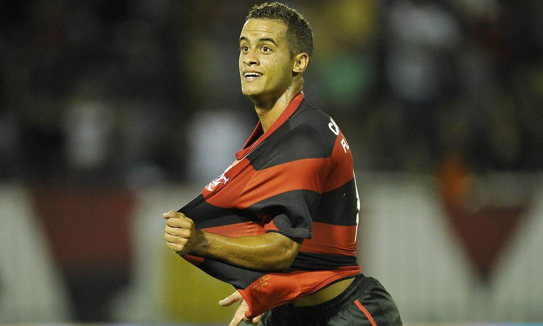 Primeiro gol como profissional encanta Rodolfo: ‘Momento mágico ...