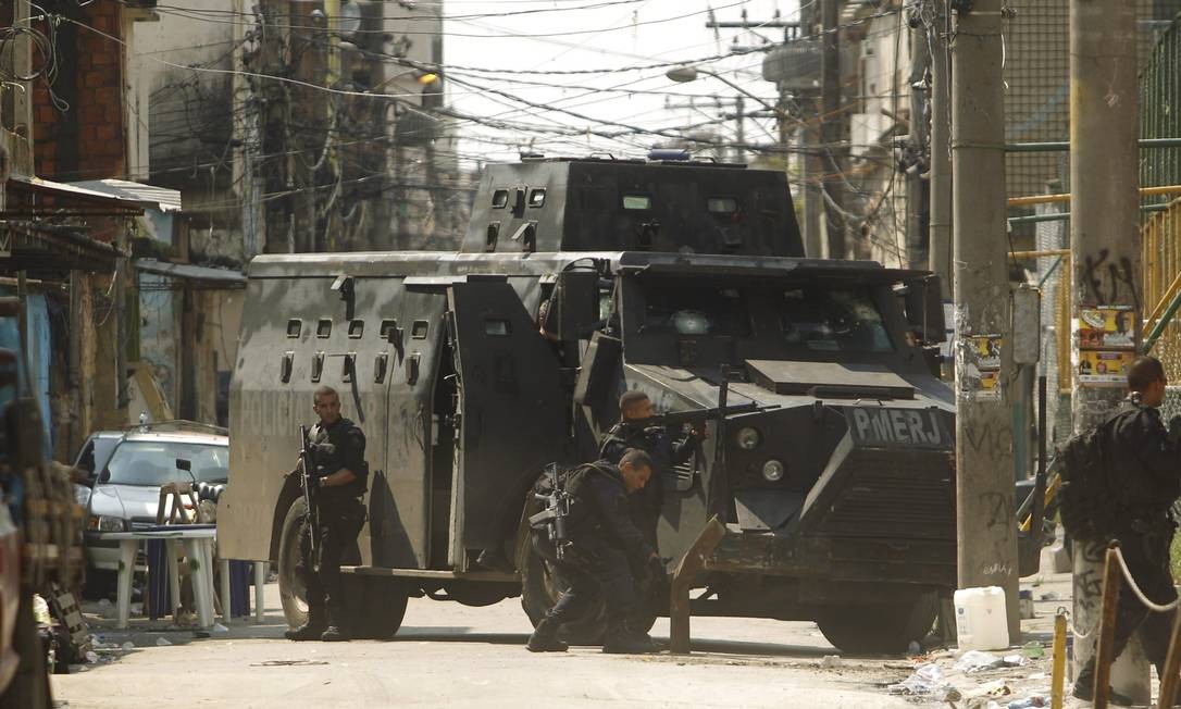 Traficante é morto em ação do Bope na Maré - Jornal O Globo