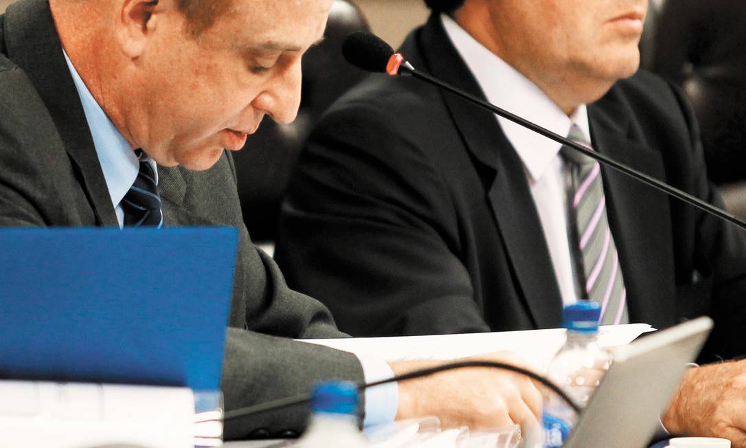 Venda de licenças-prêmio pode custar R$ 300 milhões ao TCU - Jornal O Globo