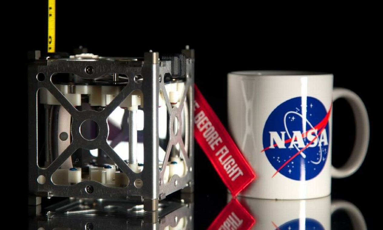 Nasa lança três smartphones para o espaço - Jornal O Globo