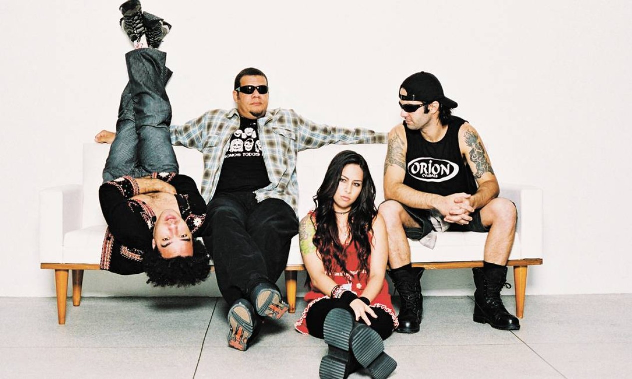 Pitty troca o chip e volta ao rock - Jornal O Globo