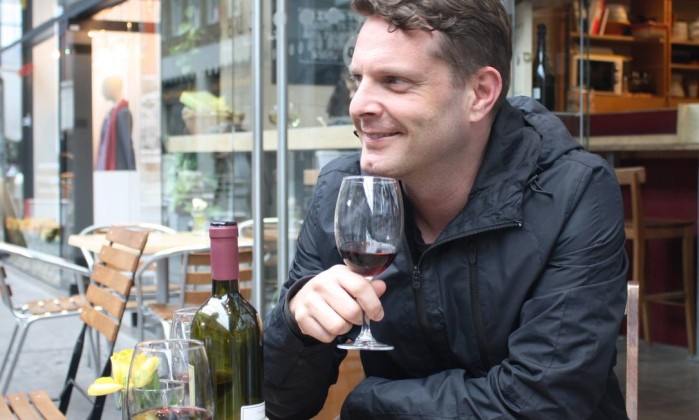 Dois vinhos tintos e a conta com David Hertz - Jornal O Globo