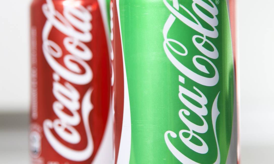 Coca-cola ganha versão verde, azul e amarela - Jornal O Globo