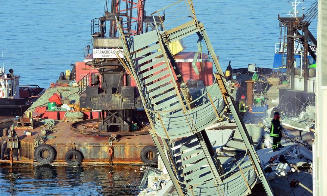 Acidente com navio cargueiro deixa sete mortos e três desaparecidos na ...