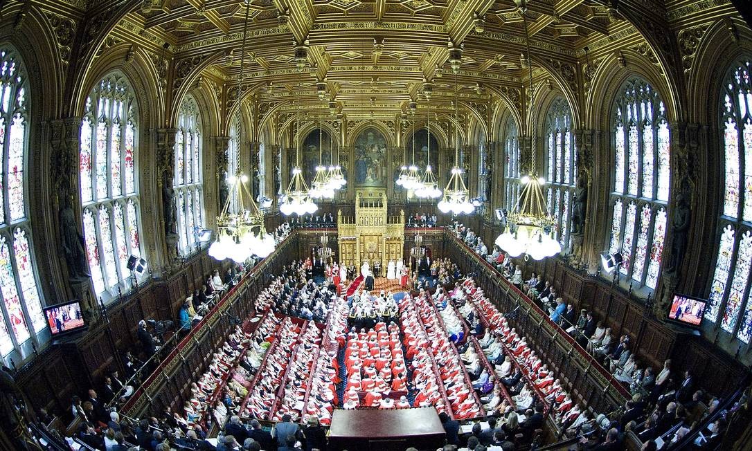 Rainha Elizabeth II no Parlamento britânico - Jornal O Globo