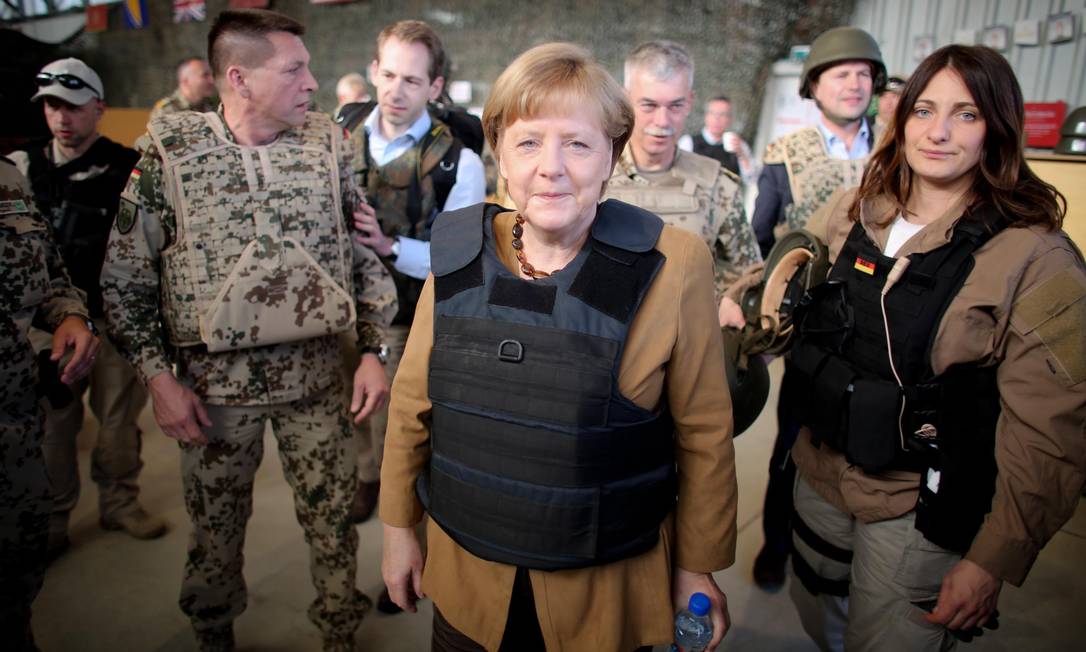 Angela Merkel faz visita surpresa ao Afeganistão - Jornal O Globo