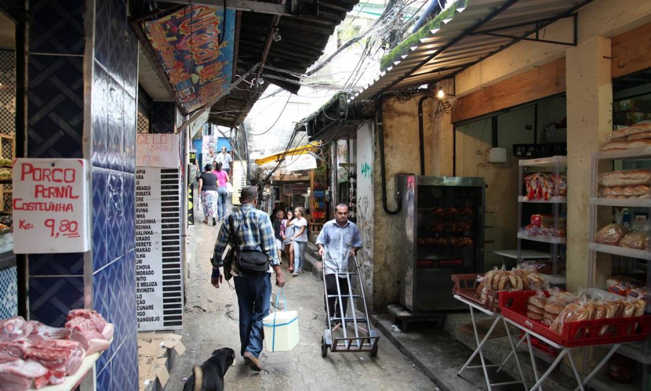 Nos becos, tráfico tenta sobreviver à pacificação - Jornal O Globo