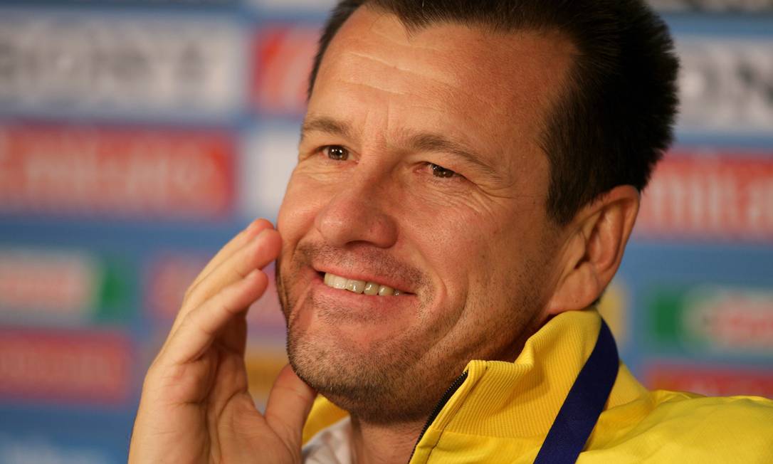 O início de uma nova Era Dunga, agora no comando da seleção - Jornal O ...