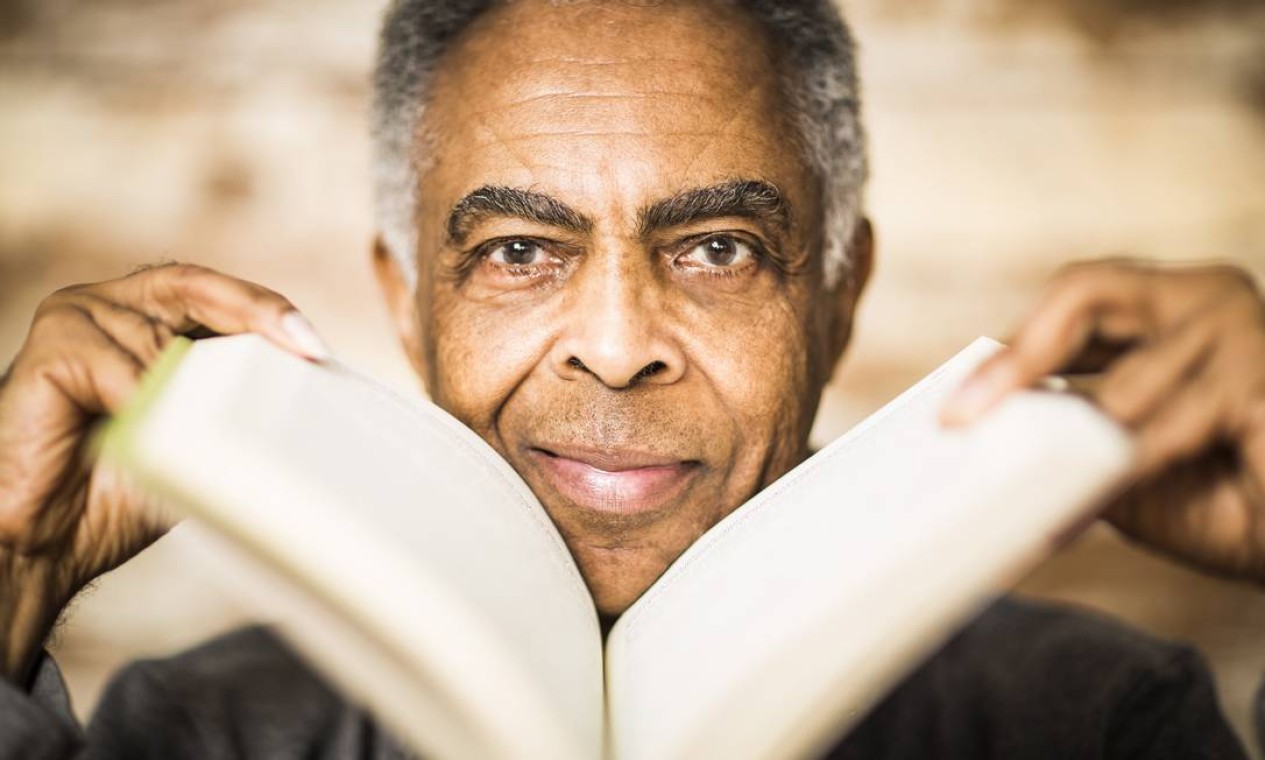 Por dentro do ensaio fotográfico de Gilberto Gil e seus livros - Jornal ...