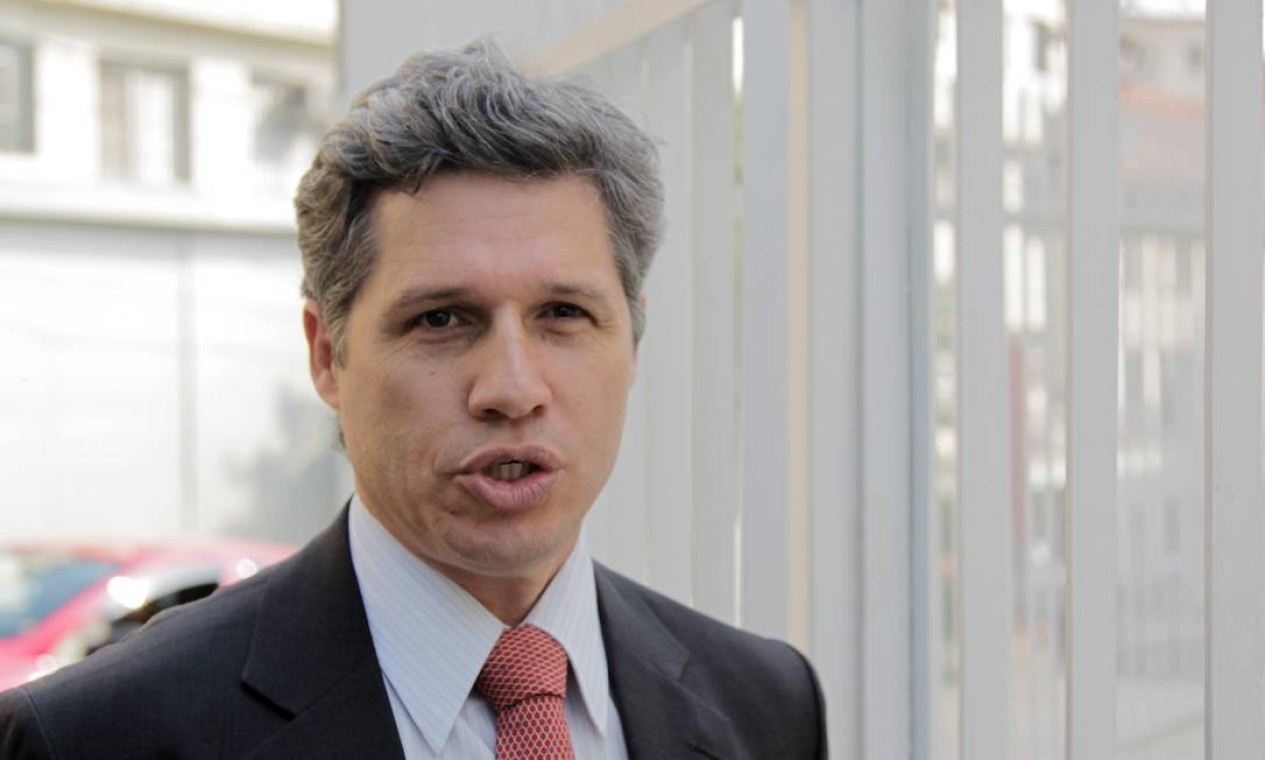 Teixeira lança candidatura à presidência do PT pedindo discussão sobre ...
