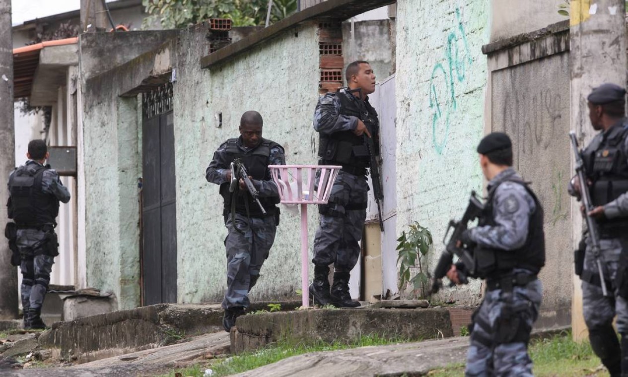 Segundo dia de operação na Favela do Rola - Jornal O Globo