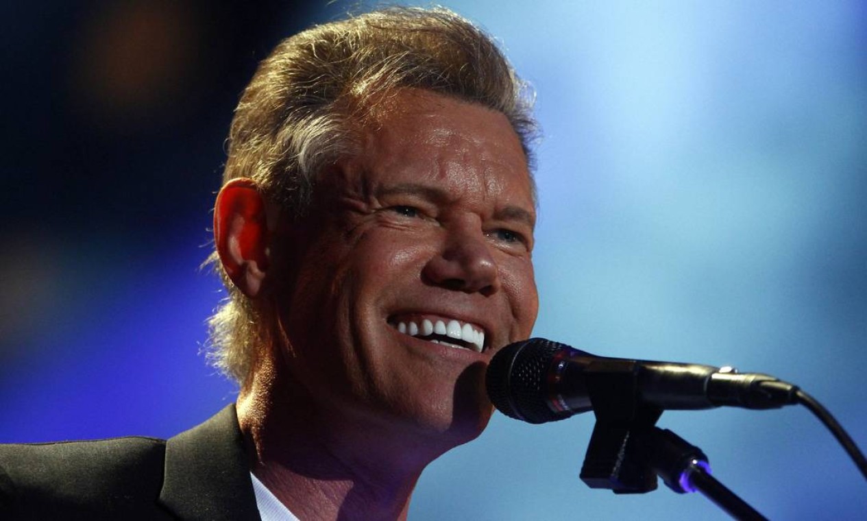 Cantor country Randy Travis sofre AVC - Jornal O Globo
