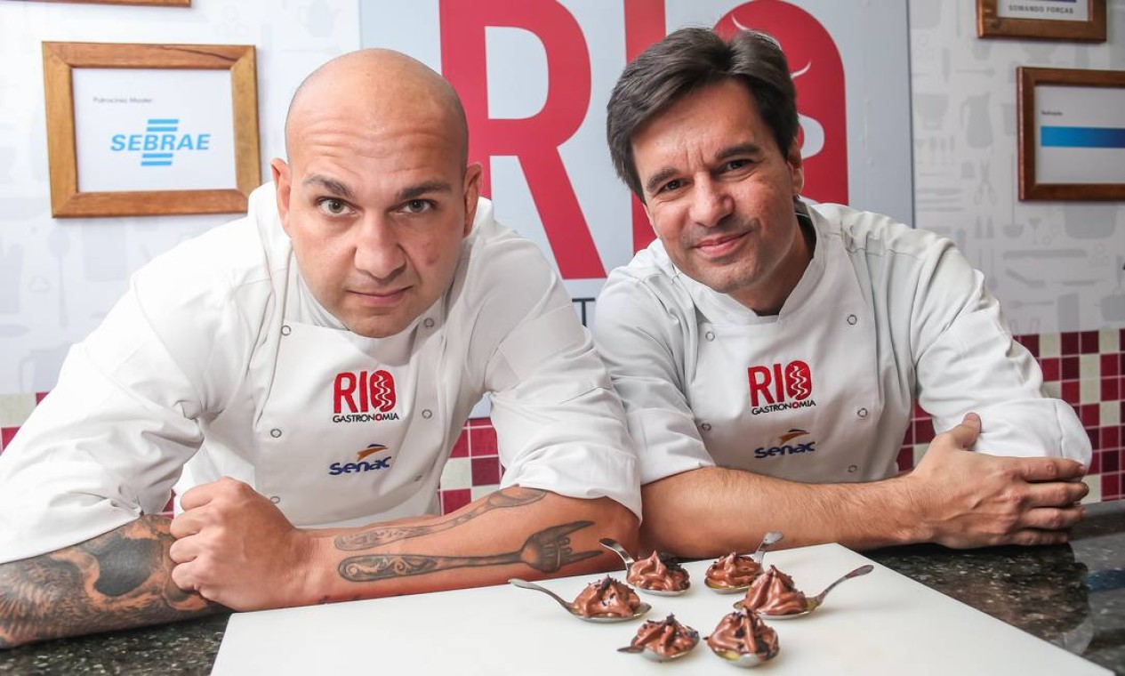 Azeite com chocolate vira mousse em aula dos chefs Rafael Lopes e ...