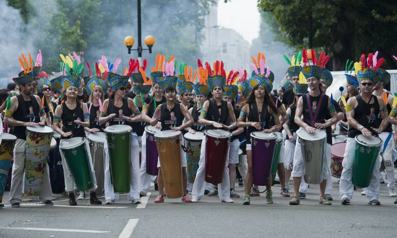 Carnaval de Notting Hill embala domingo em Londres - Jornal O Globo