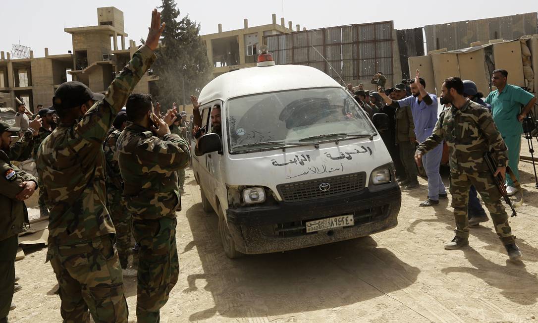 Rebeldes começam a abandonar Ghouta Oriental, anuncia regime sírio ...