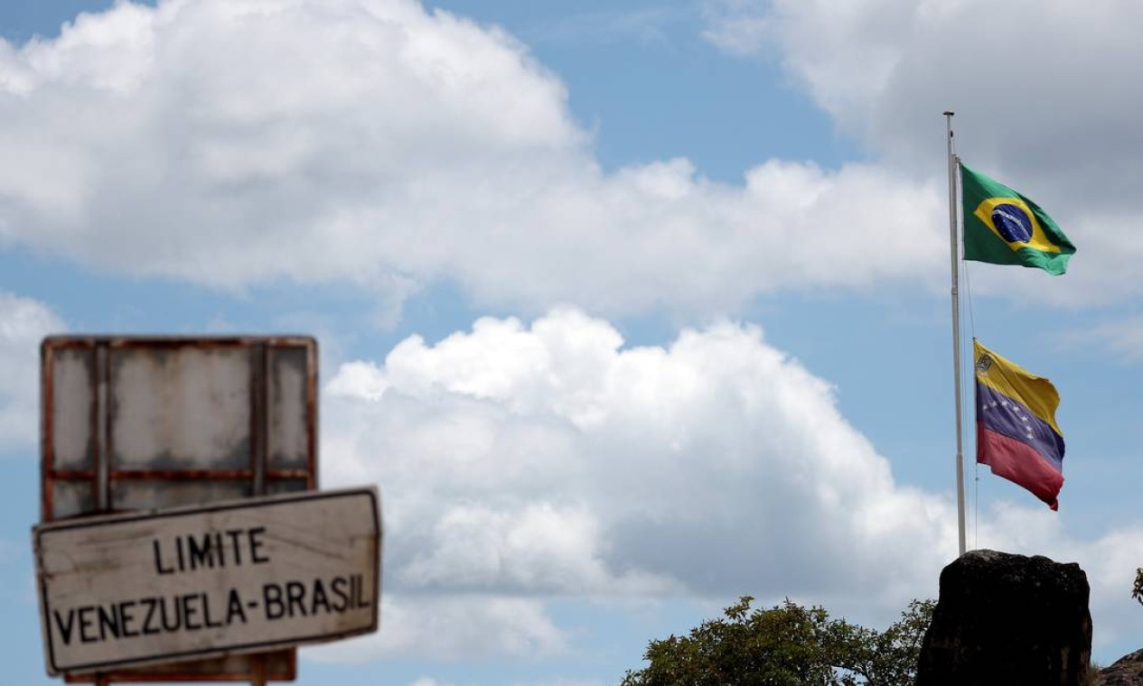Governo Maduro anuncia reabertura da fronteira da Venezuela com Brasil ...
