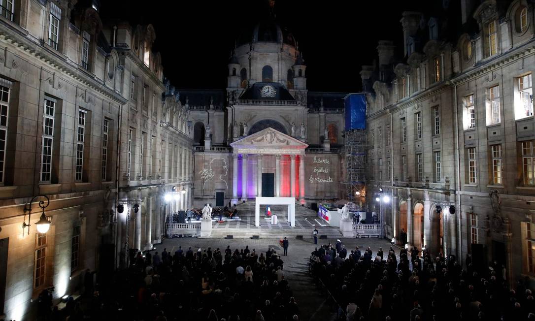 Samuel Paty foi morto porque 'personificou a República', diz Macron em ...