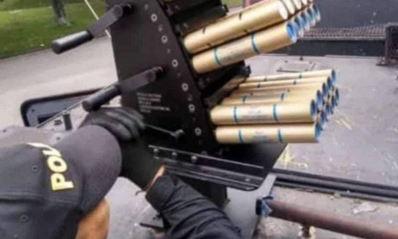 Uso de sistema de lançamento de projéteis 'Venom' contra protestos ...