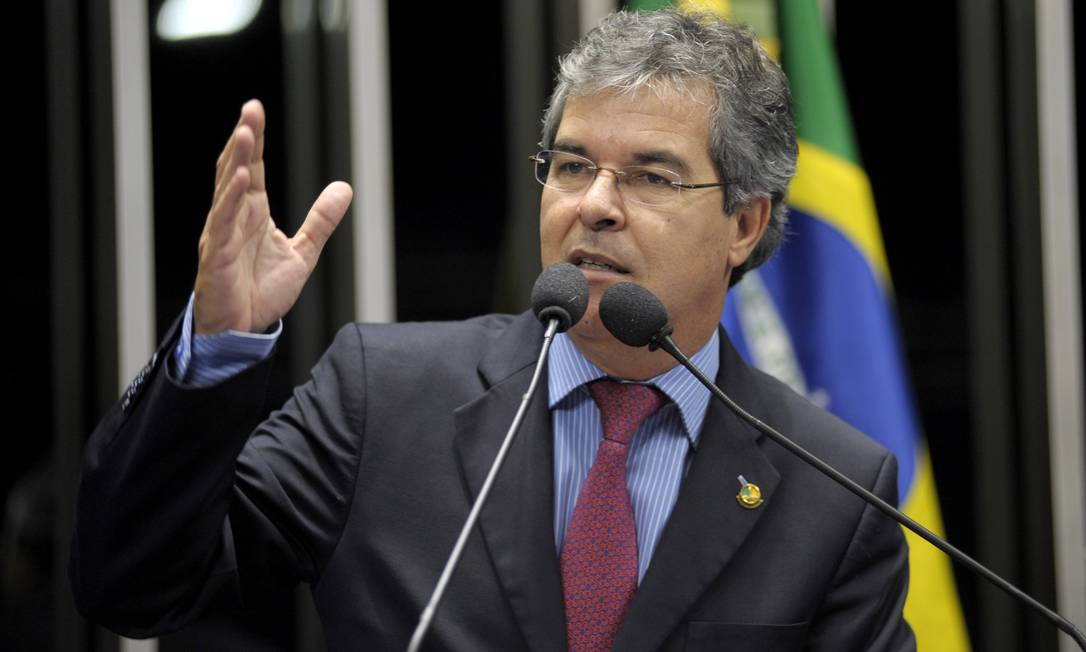 Caso Petrobras: petista Jorge Viana diz que é 'jogo para plateia' CPI chamar Paulo Roberto ...