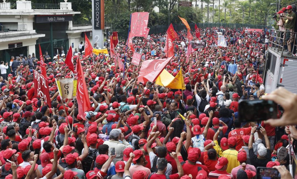 MTST termina ato com promessa do governo para entrega de imóveis ...