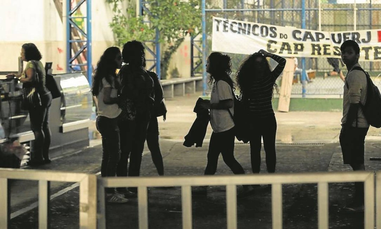 CAp-Uerj é ocupado por estudantes - Jornal O Globo
