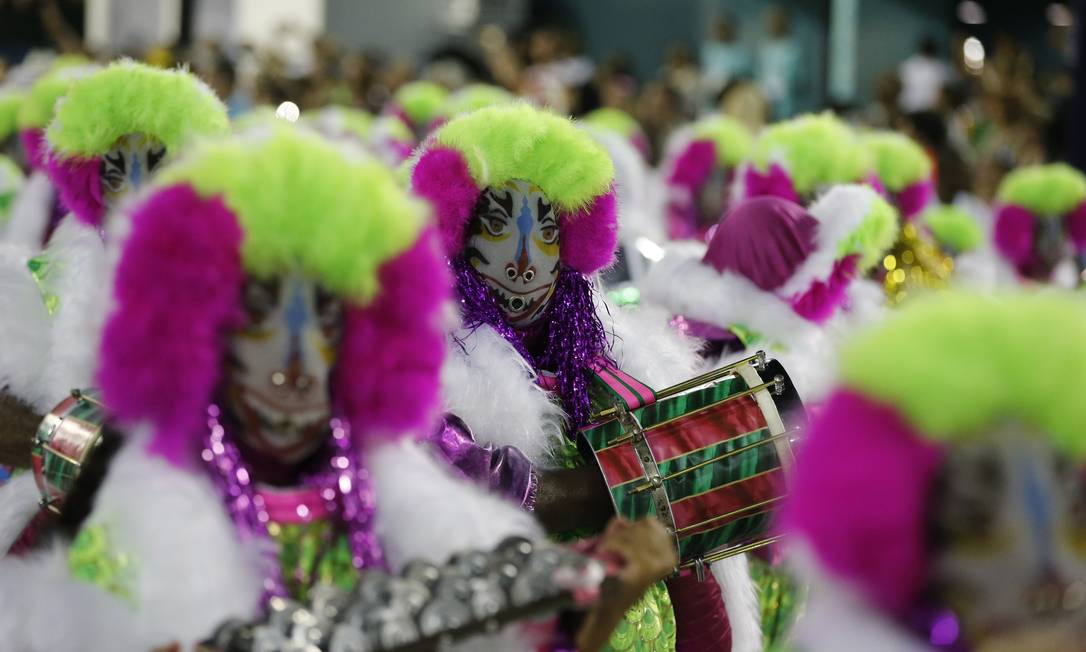 Mangueira domina a primeira noite de desfiles do Grupo Especial com ...