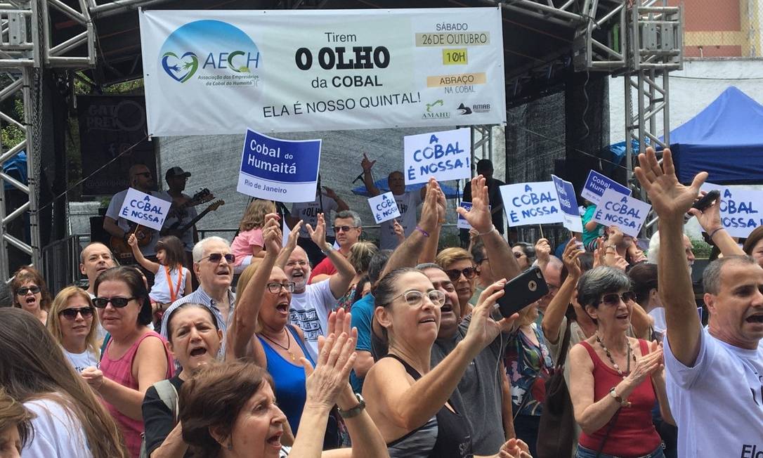 Ato reúne moradores e lojistas contra fechamento da Cobal do Humaitá ...