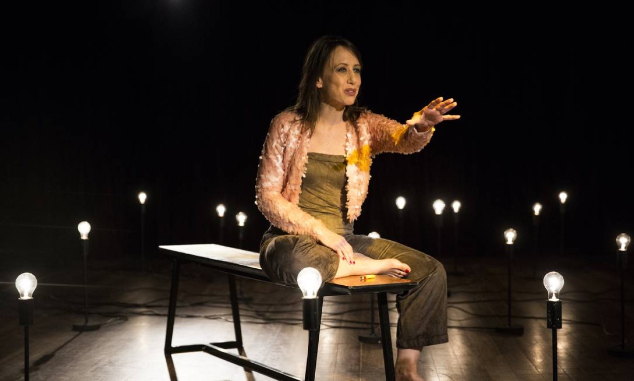 Ana Kutner mergulha em seus próprios afetos em estreia na dramaturgia ...