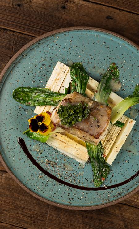 Primavera inspira roteiro de pratos e drinques com flores comestíveis e ...