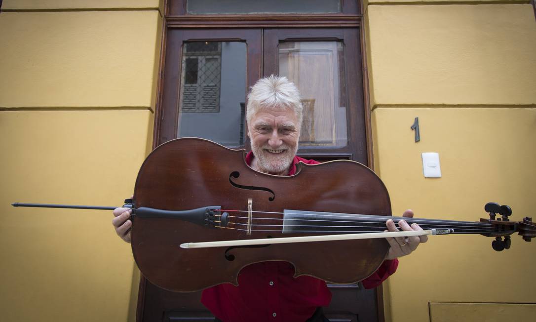 Violoncelista David Chew celebra 50 anos de carreira e luta para manter ...