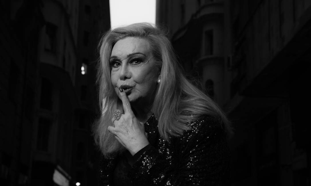 Um ano após sua morte, Rogéria é homenageada em show no Teatro Rival ...