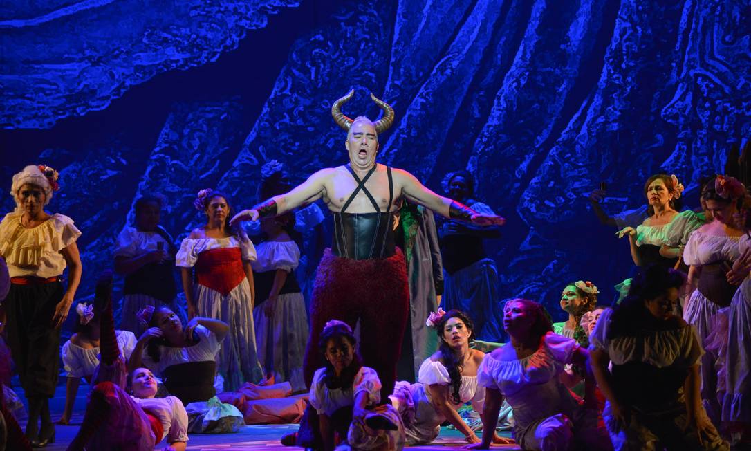 'Fausto' do Teatro Municipal é um delicioso pacto com o demônio ...
