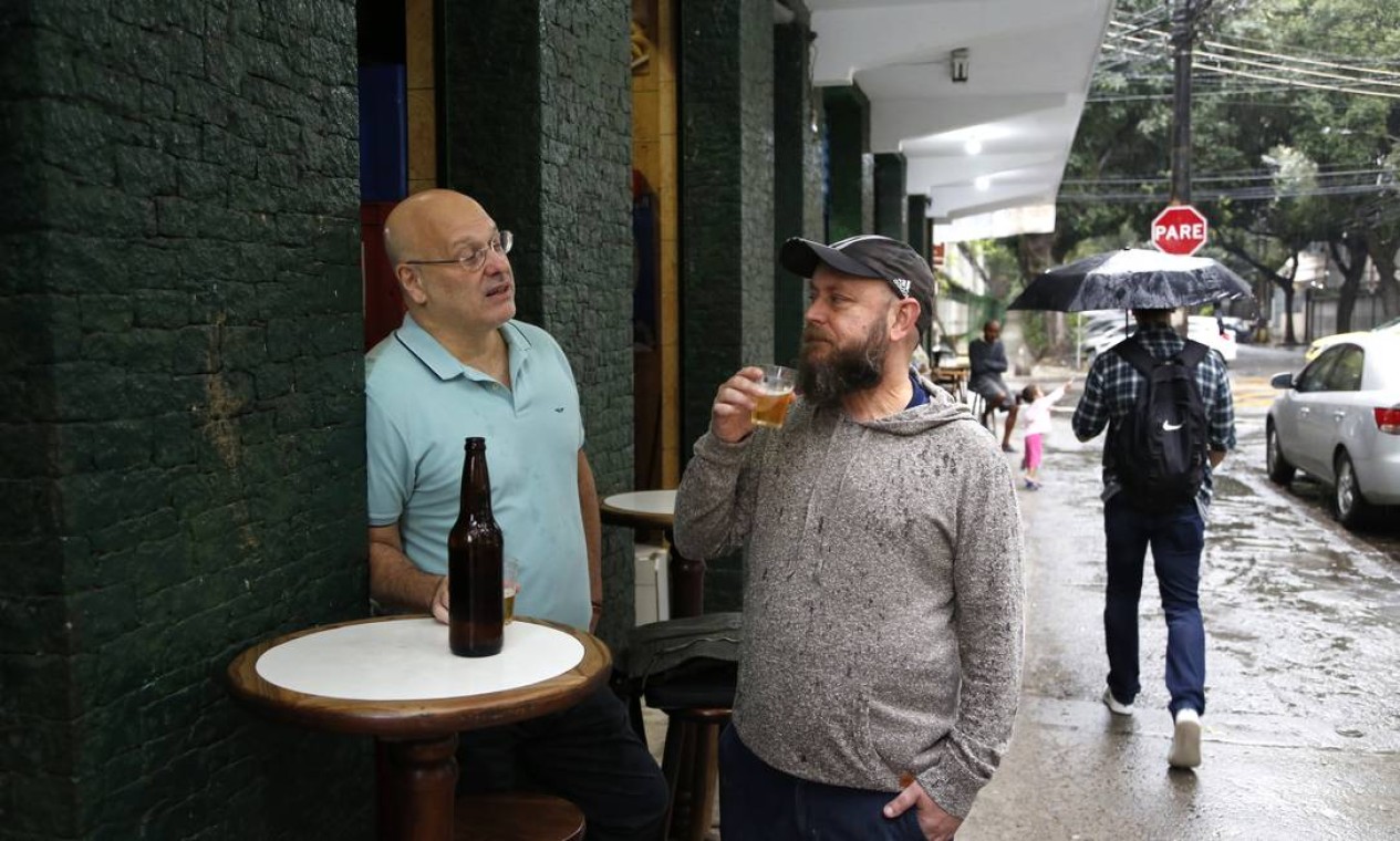 Um passeio pelo Rio literário de Alberto Mussa, Luiz Antonio Simas e ...
